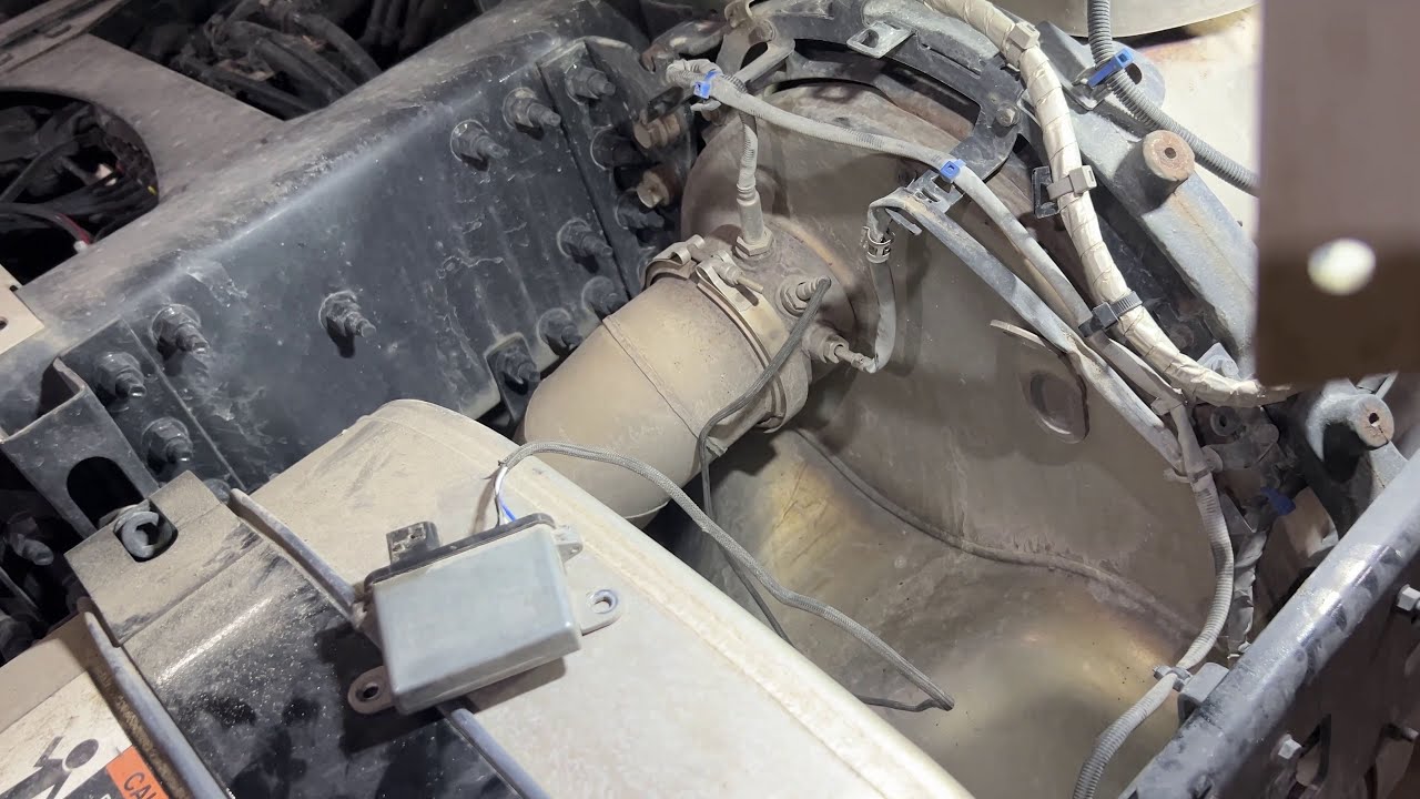 2020 Volvo VNR D13 Particulate Sensor P24AE Circuit Open - YouTube