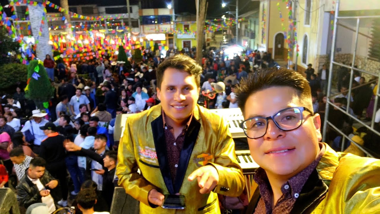 Grupo Karisma Bca Mix Capulí (en vivo) - YouTube