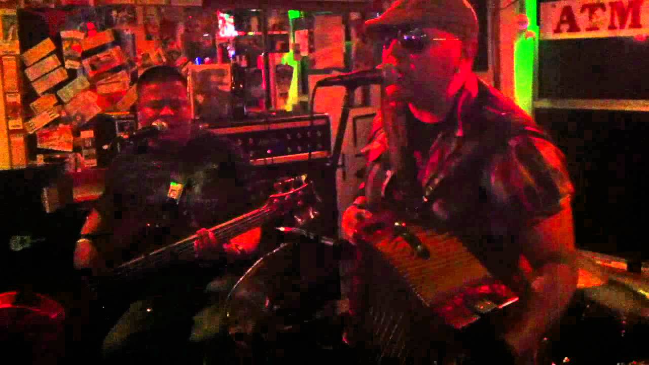 The JR Gomez Band live at Buckets - Lo Que Yo Tengo - Austin, TX 2011 ...