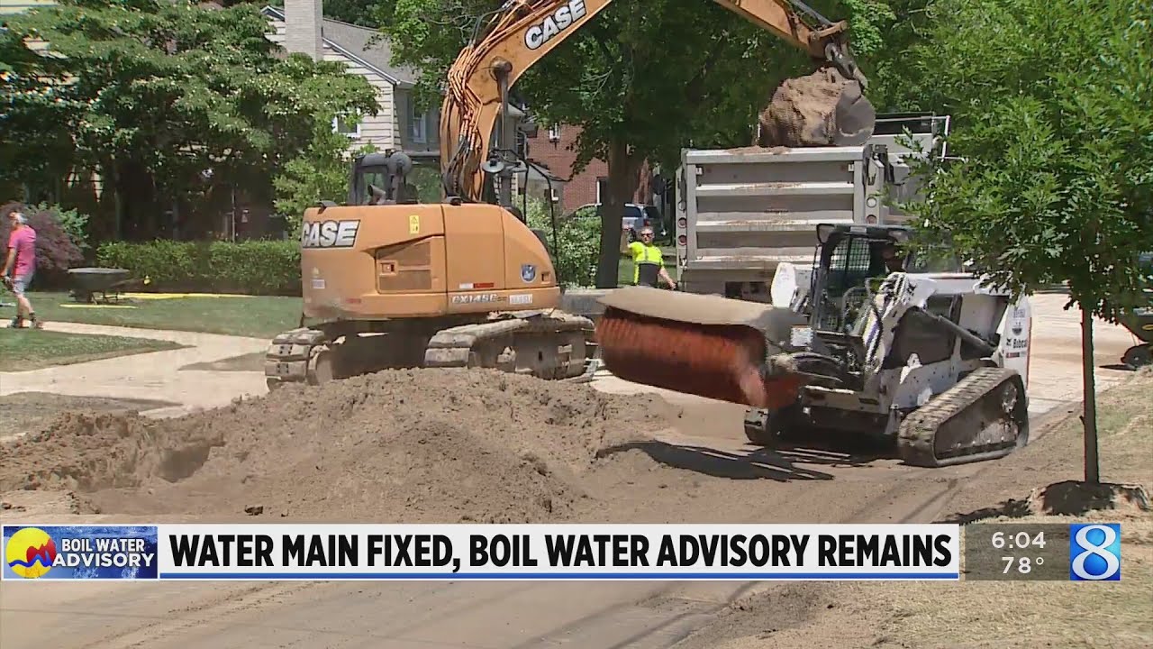 Crews work to restore services after 2 water main breaks in SE GR - YouTube