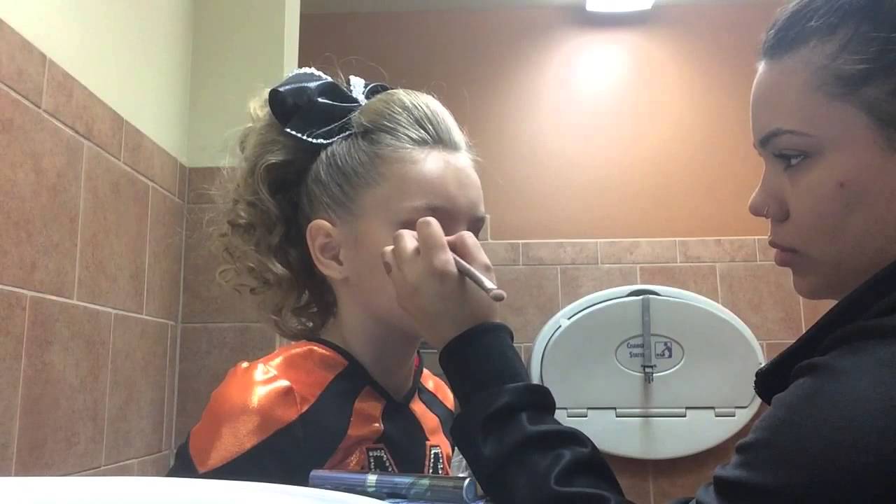 Natural Cheer Make Up Tutorial - YouTube