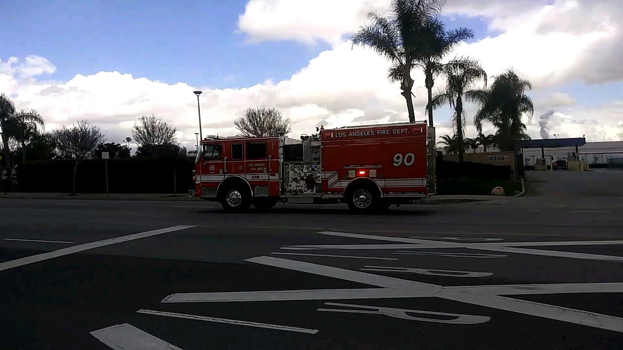 LAFD Engine 90 Responding (Hauling Ass) - YouTube