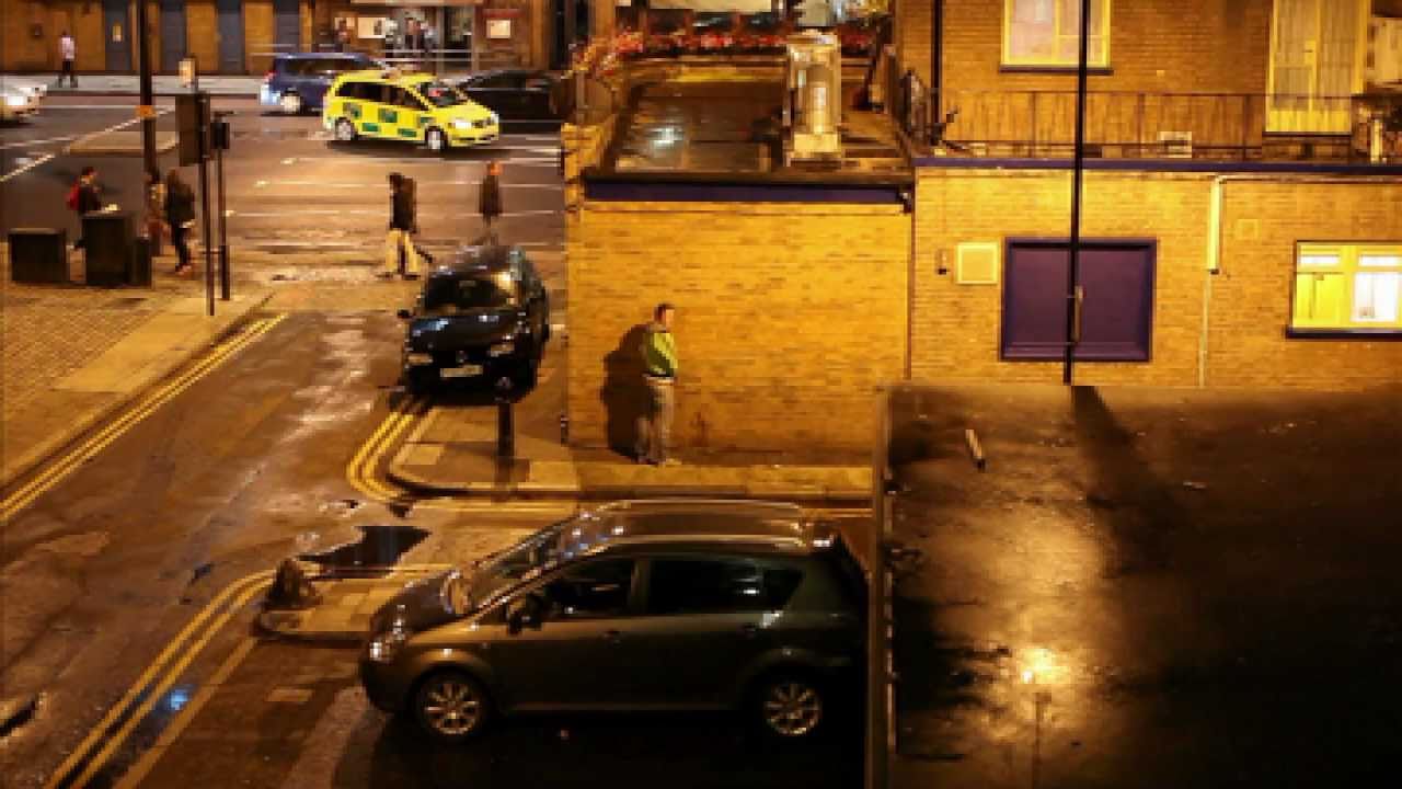 Drunk people urinating in the street in Hoxton - YouTube