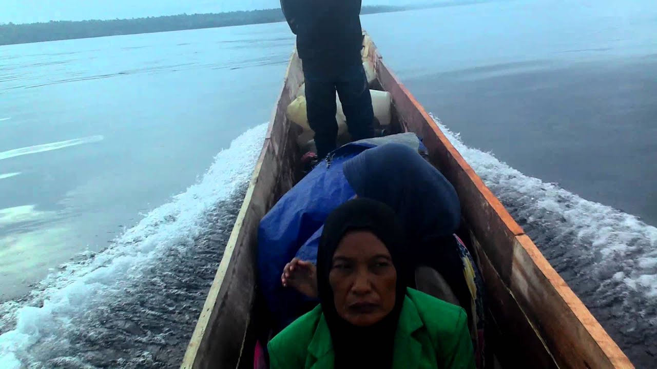 Boat Tradisional di Kepulauan Seram, Ambon - YouTube