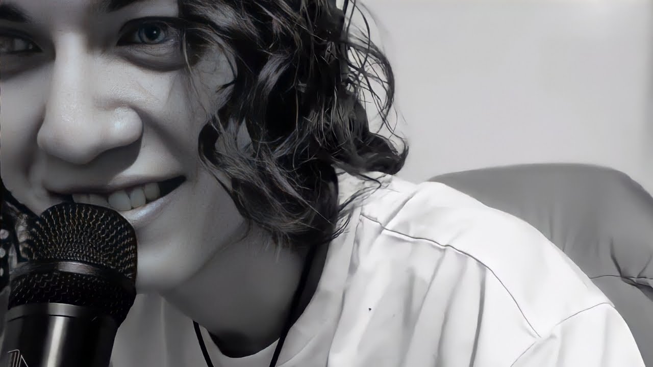 VICTOR HAN | Falando em Português (ASMR) - YouTube