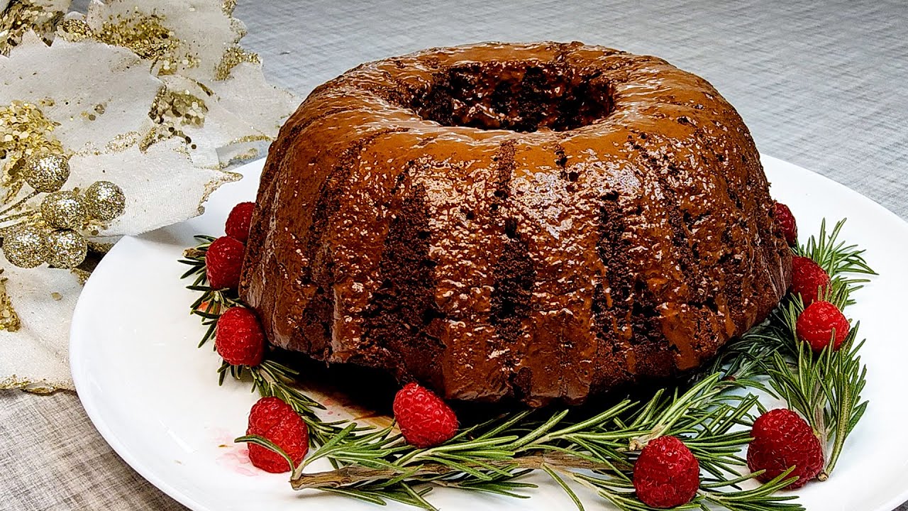 Delicious Christmas Chocolate Cake - No Eggs and No Milk, Very Easy to ...