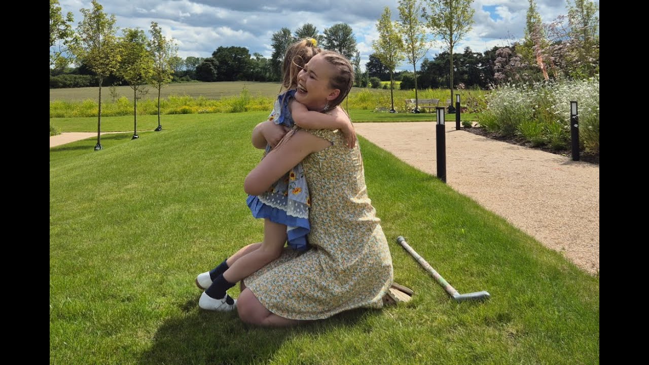 Meet Rebecca and Arielle - YouTube