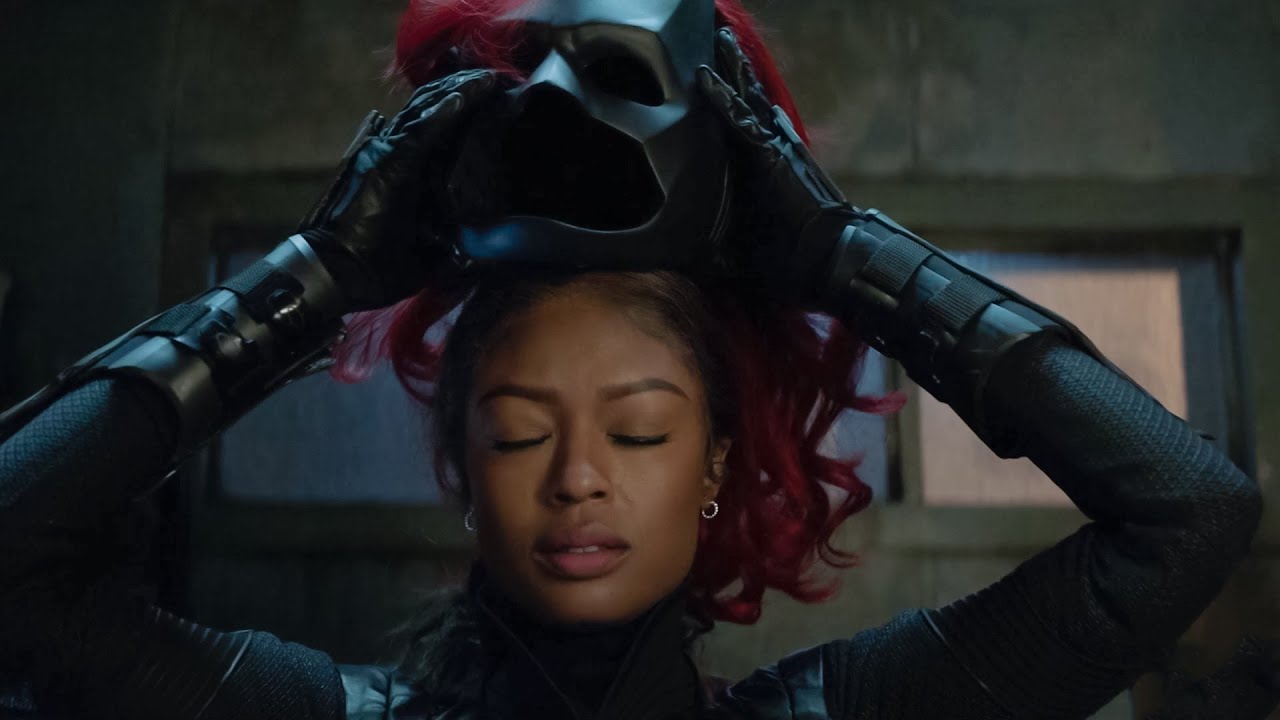 Ryan Puts On Her Batwoman Costume - Batwoman 2x01 - YouTube
