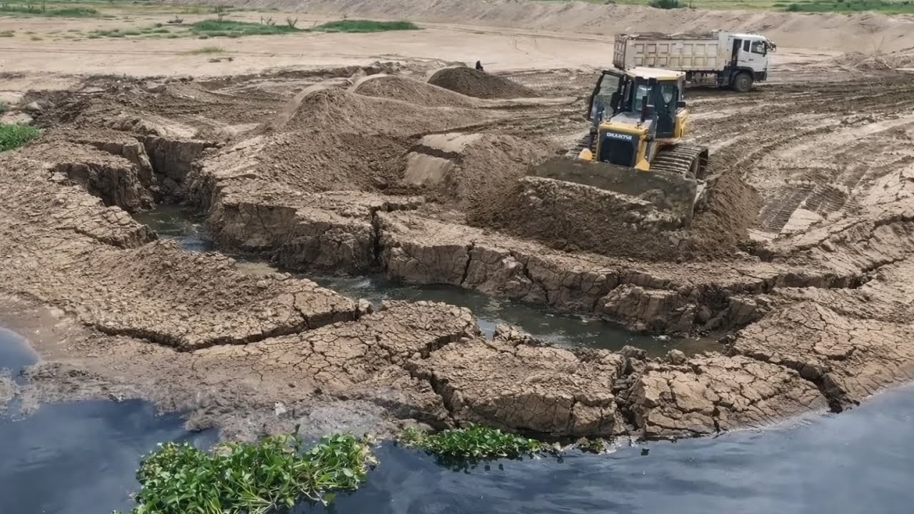 Great SHANTUI Dozer Pushing Sand Filling And Bury Crack Sink Land With ...