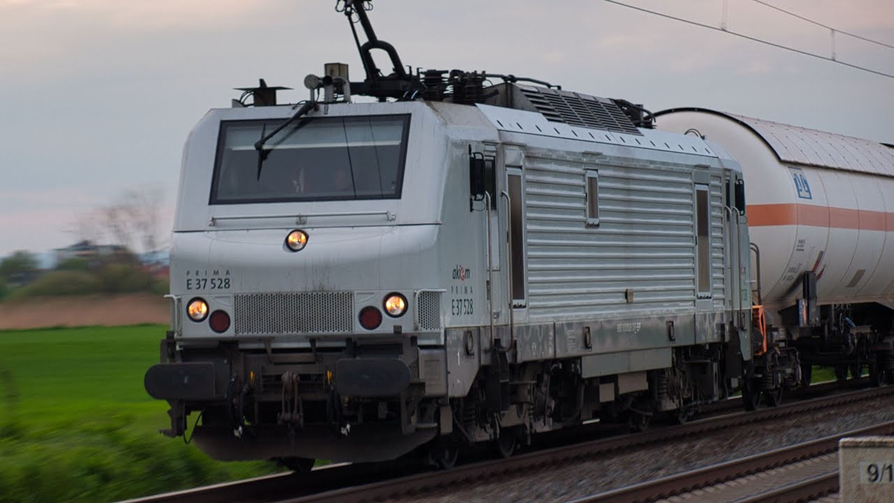 Akiem 37528 (Alstom Prima EL3U) + Güterzug - YouTube