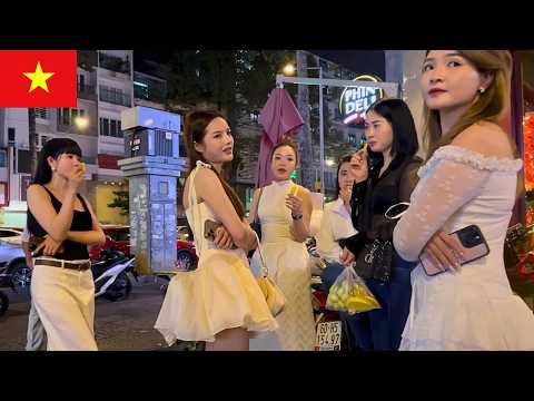 Vietnam Nightlife 2026 | Exploring HCMC - Saigon's Busiest Streets After Dark