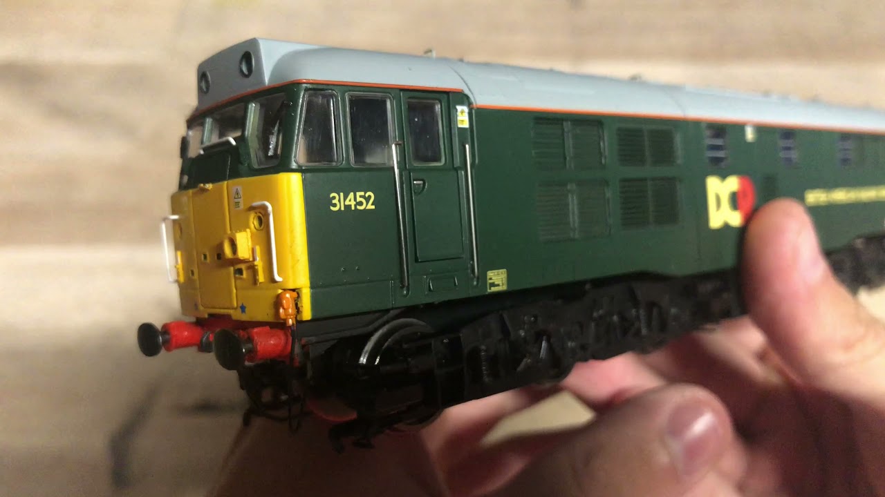 Opening the DCR class 31 by Hornby part 1 - YouTube
