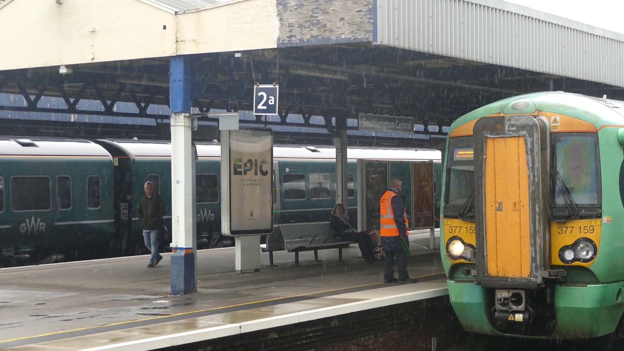 Southern Class 377's depart Southampton Central for London Victoria ...