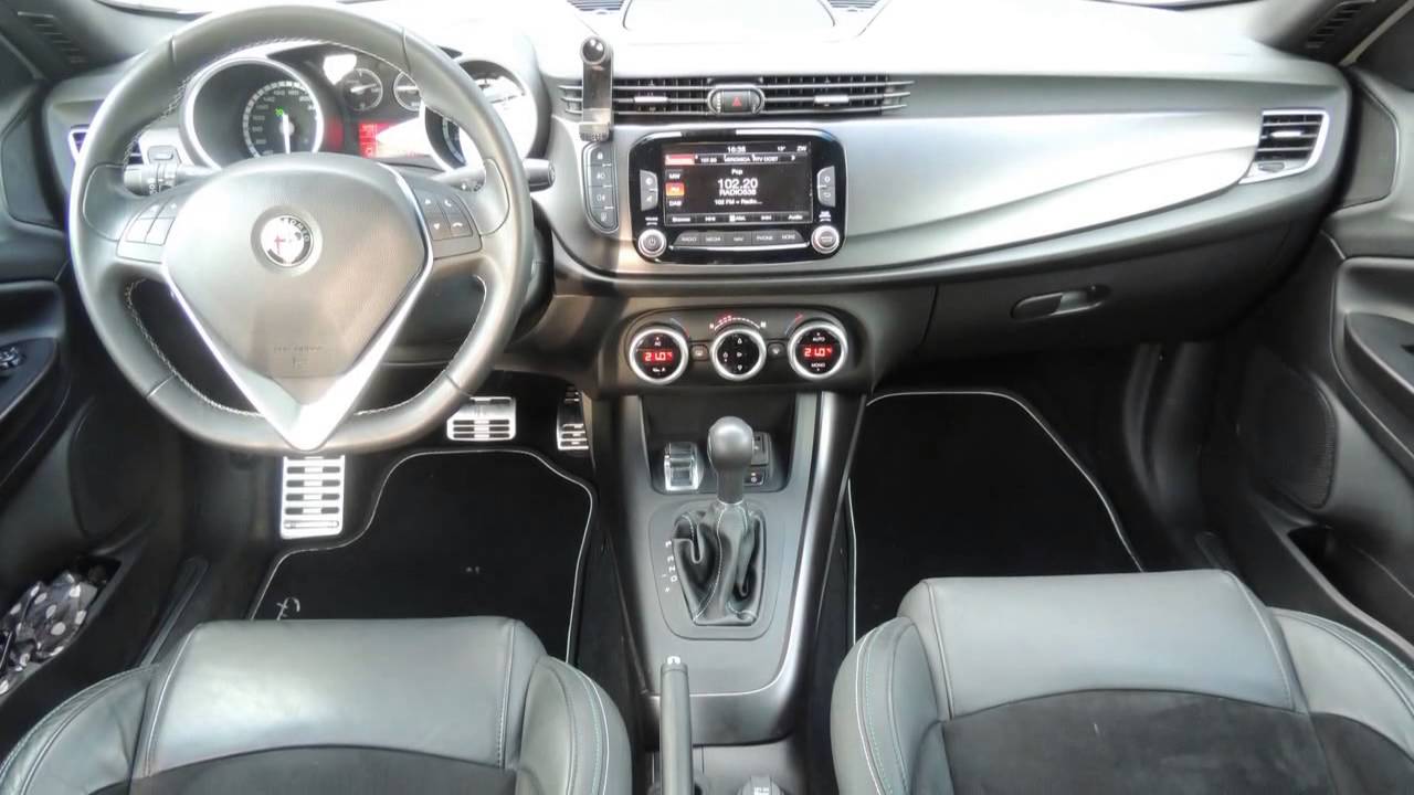 Alfa Romeo Giulietta 1.4 MultiAir 170pk TCT Exclusive QV Line - YouTube