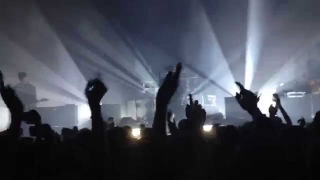 The 1975 - The City (Live at Norwich UEA) - YouTube