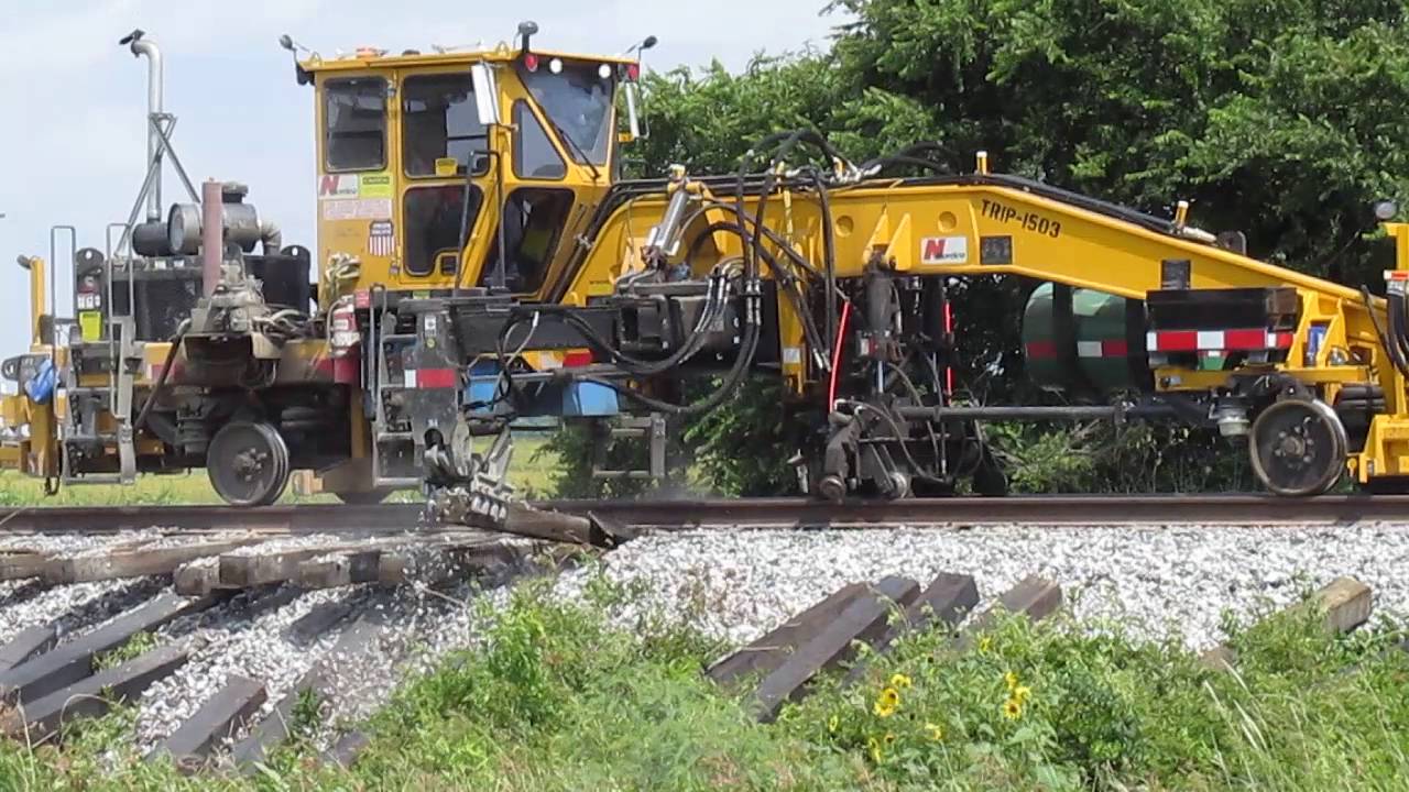 Nordco TRIPP machine (Tie remover /inserter) - YouTube