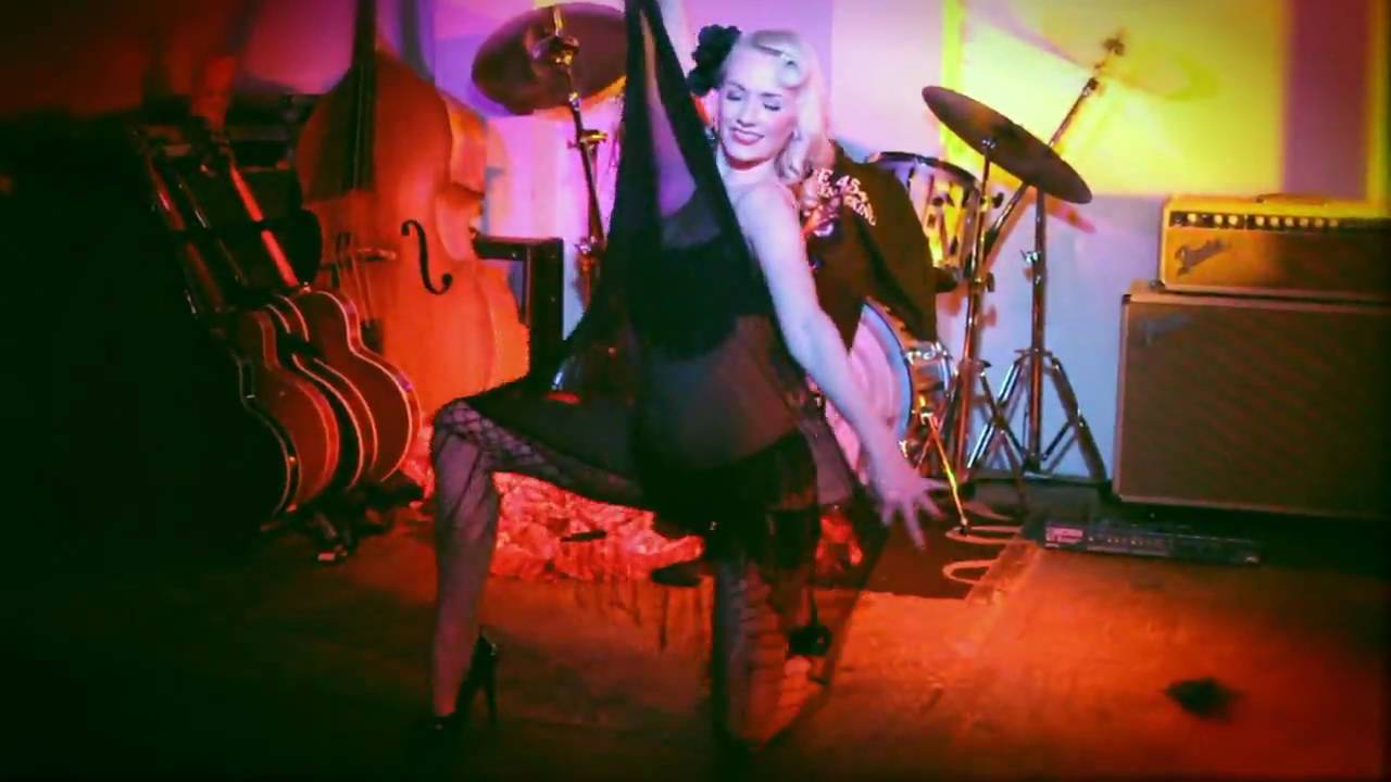 Tara Mi Sioux - International Burlesque Dancer - YouTube