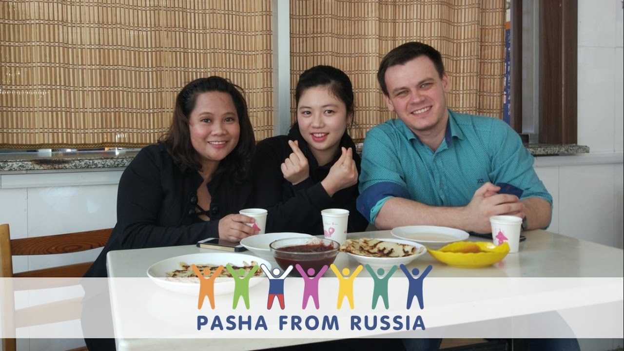 Как иностранцы пробуют готовить русские блины! Масленица в Китае 2017 ...