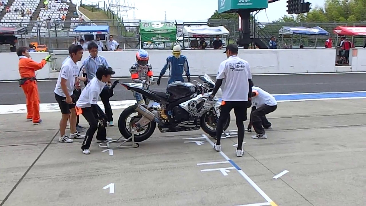 Pit stop and rider change - YouTube