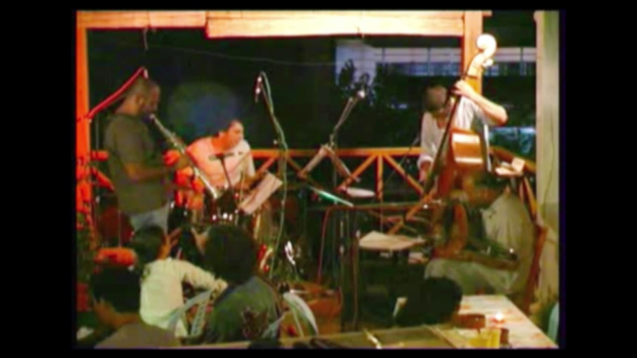 Tris Elies Ke Mia Ntomatra by Irinaeos Trio feat. Evagoras Karagiorgis ...