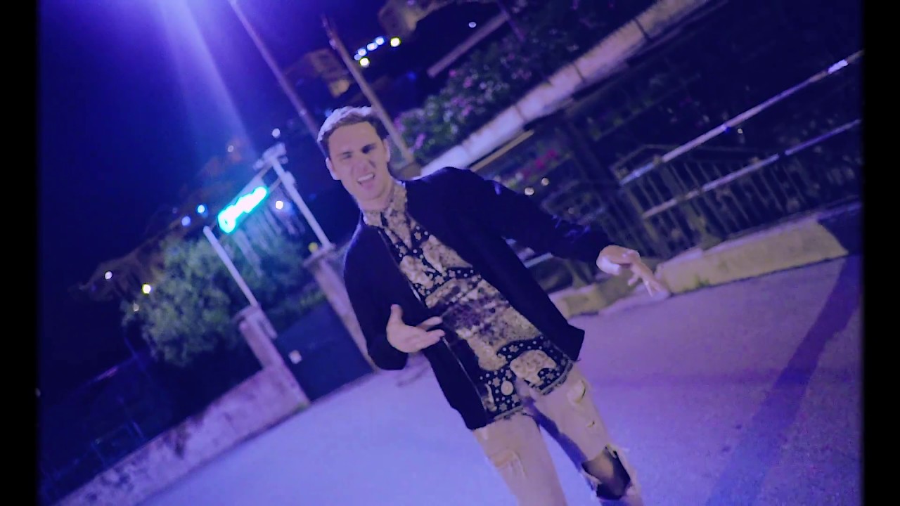 AKILL MIAMI: AUGURI E FIGLI MASCHI (OFFICIAL VIDEO) - YouTube