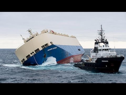 Modern Express começa a ser rebocado - YouTube