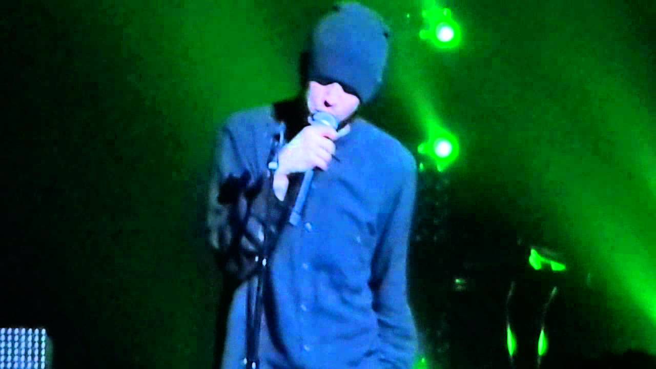Twenty One Pilots - Fall Away Live in Houston - YouTube