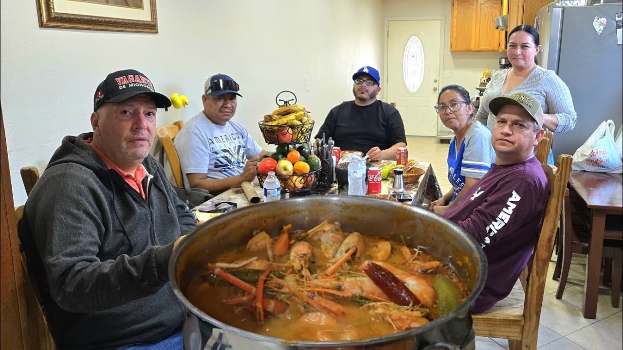 Nos Preparó un rico caldo de chacales la comadre y así no los ...