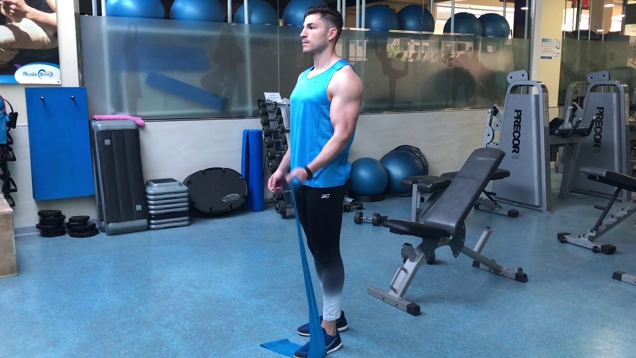 Flexion de codo de pie con goma a 1mano. FIT24X7 - YouTube