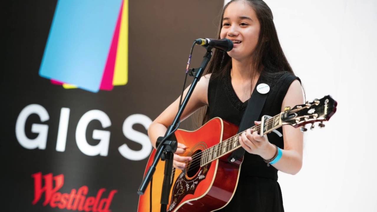 Meet Clarissa Mae, the youngest winner of the Mayor of London gigs - YouTube