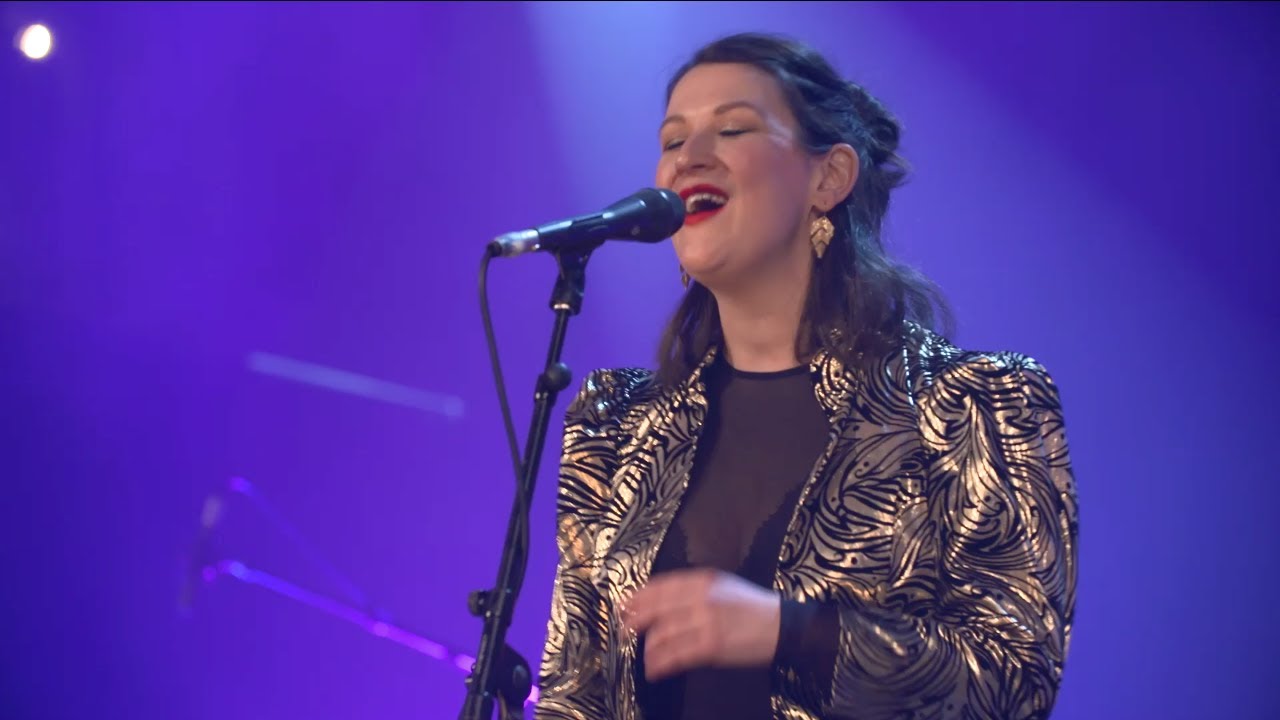 Deirdre Graham - Air Fàir an Là (Live) - YouTube