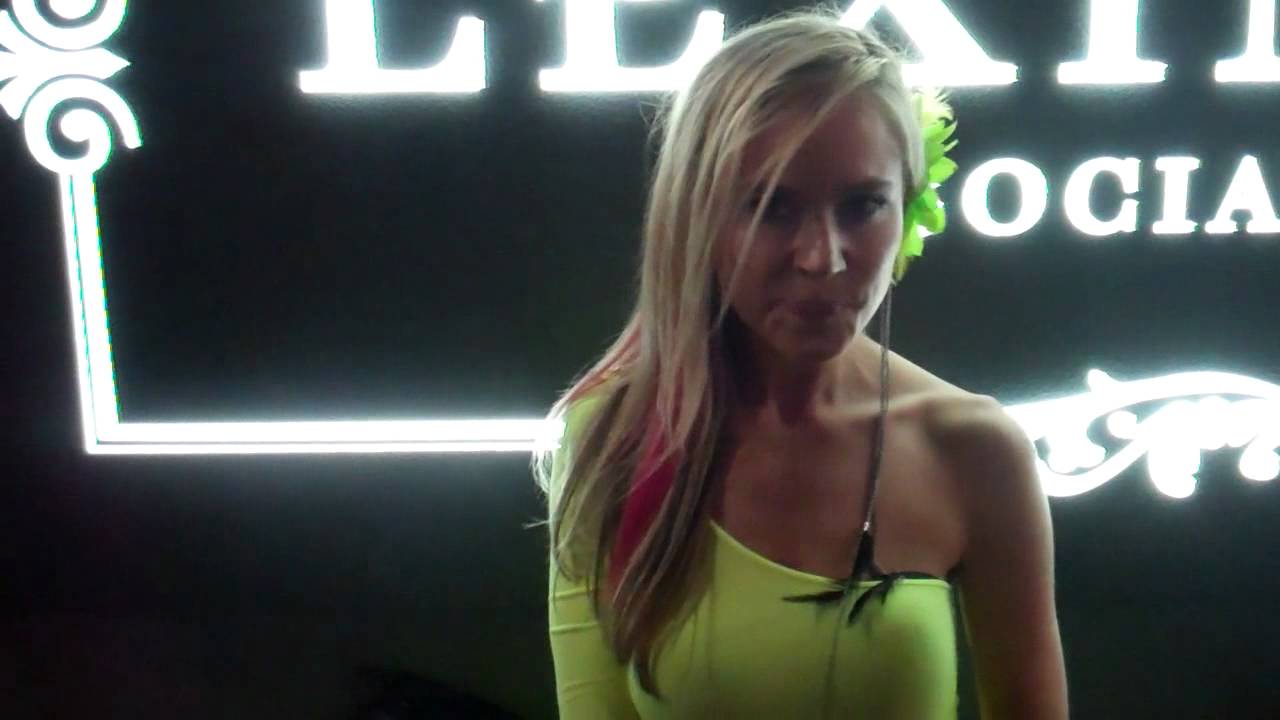 Paula Labaredas shows her hotness for the fans as cameras roll at ...