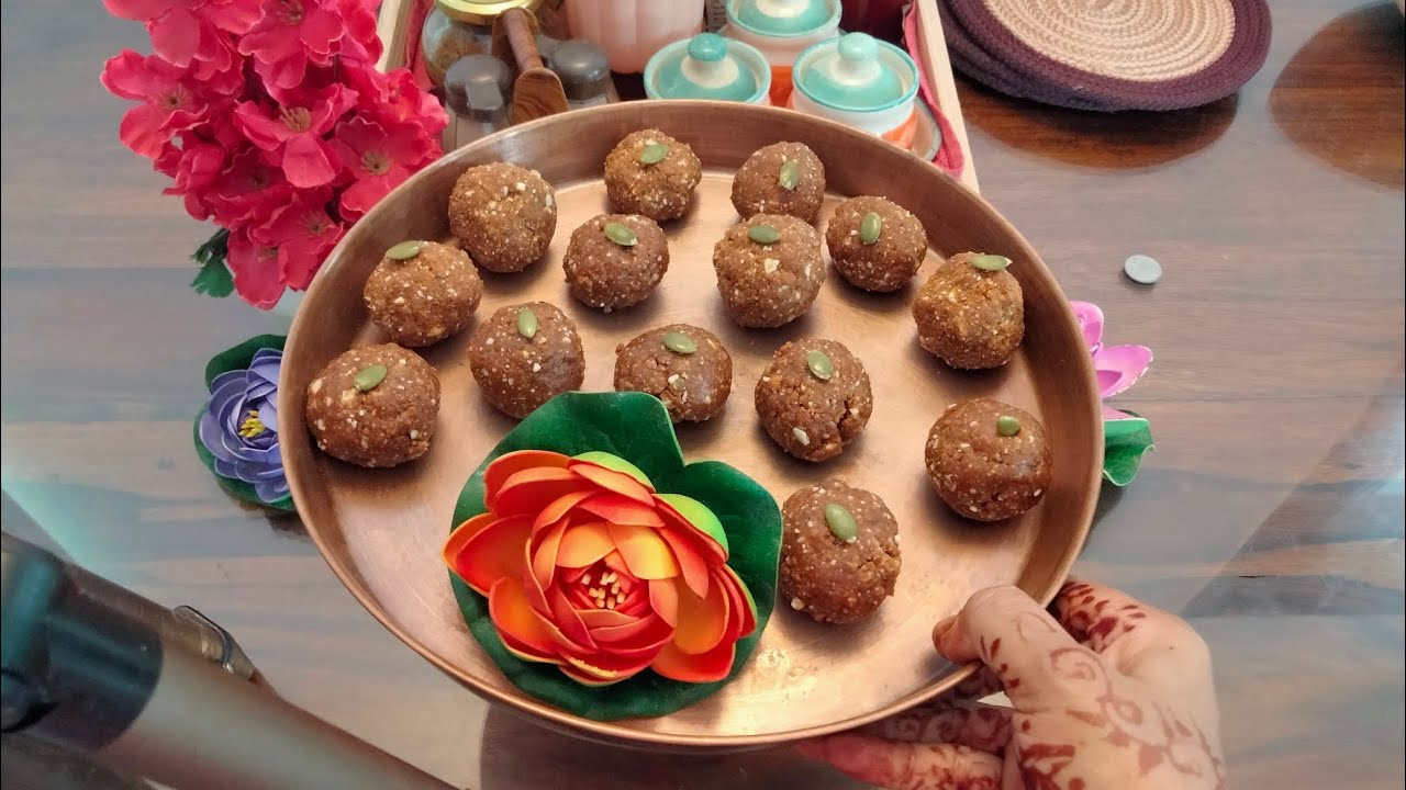Bina chini ke sattu ke laddu, Jo high protein se bhare hue hain 😋🤤🙏🙏 ...