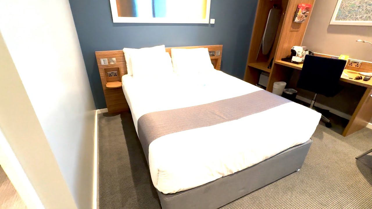Travelodge with a view!? Super Room at the Travelodge Covent Garden ...
