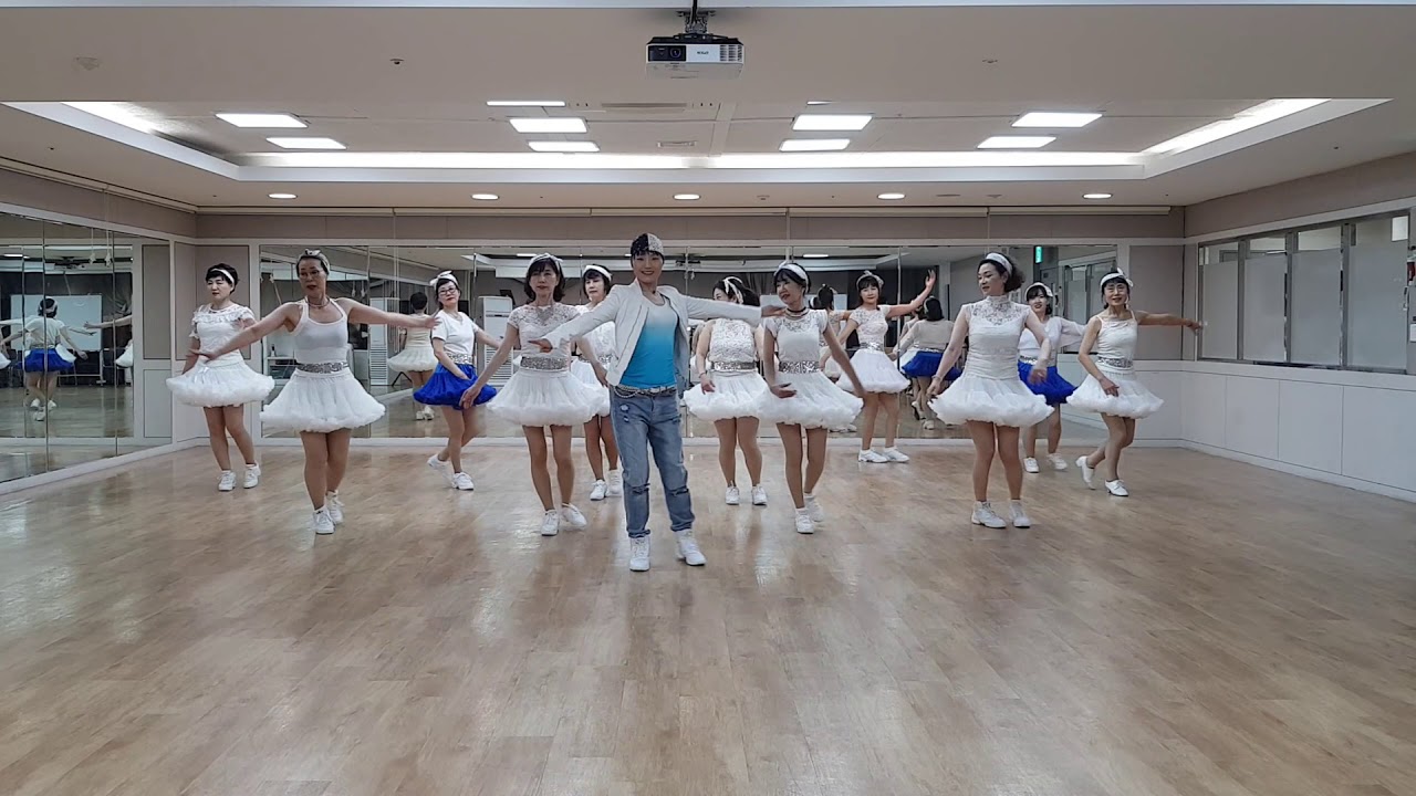 Pretty Pretty Girl Line Dance (Improver Level) - YouTube