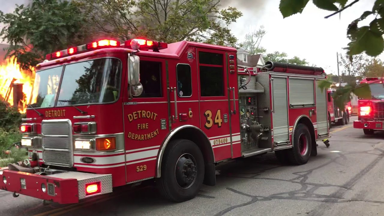 Box alarm Detroit fire in a vacant dwelling - YouTube