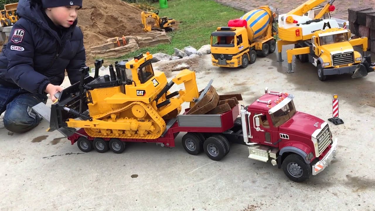 Trucks for CHILDREN 🚛 Tunnel Project ♦ Bruder Trucks + BRUDER BAGGER ...