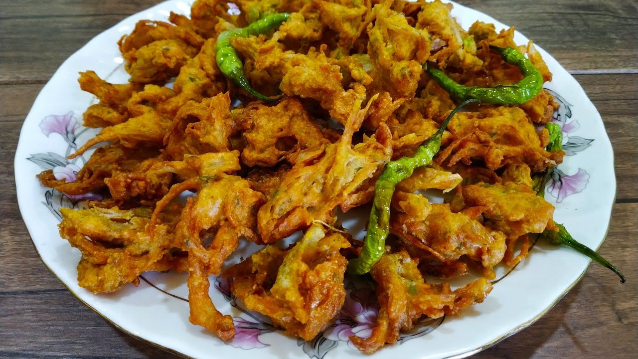 Onion Pakoda | Market jaisa crispy Onion Pakoda | Onion Pakoda by ...