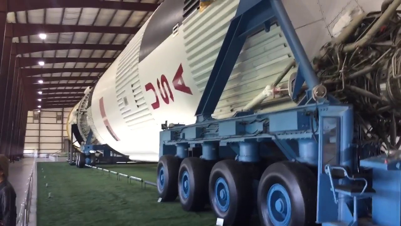 Apollo 18 rocket Johnson Space Center, Houston - YouTube