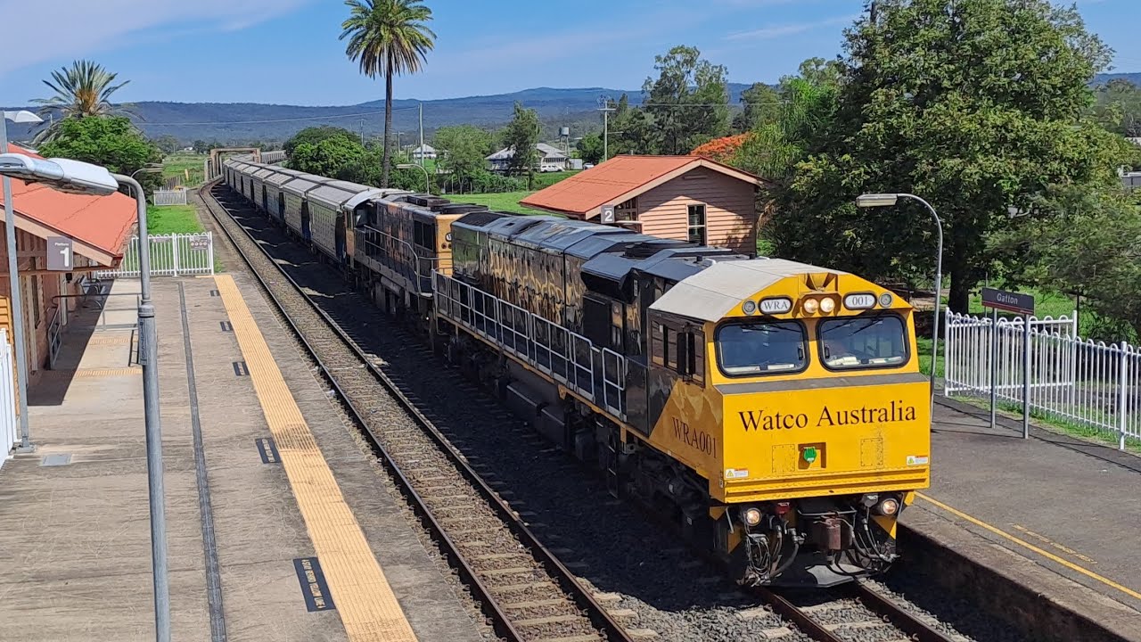 Friday morning grain train between Toowoomba and Gatton. watco - YouTube