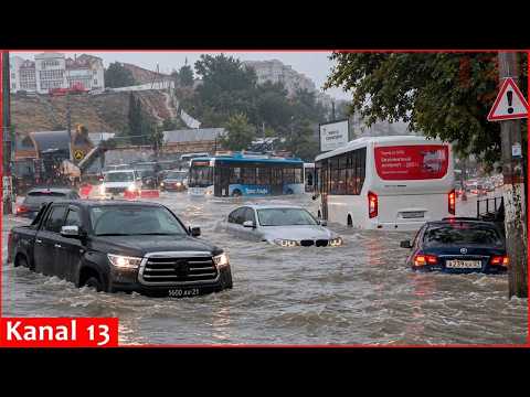 Rusiya GÜCLÜ FIRTINAYA TƏSLİM OLDU: Leysan yağışdan sonra küçələri SÜ BASDI