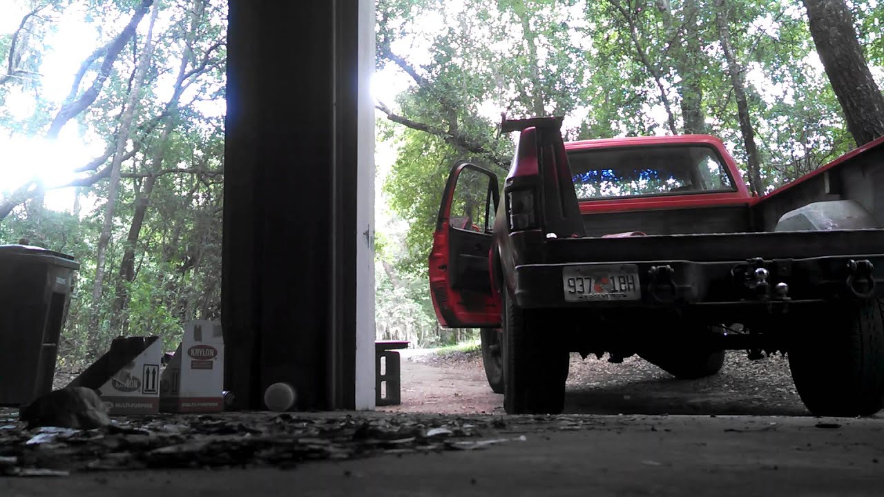 6.2 Detroit diesel straight pipes - YouTube