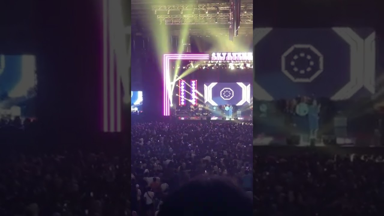 Ribuan Fans Nyanyi Bareng Rizky Febian, Berpisah Itu Mudah - YouTube