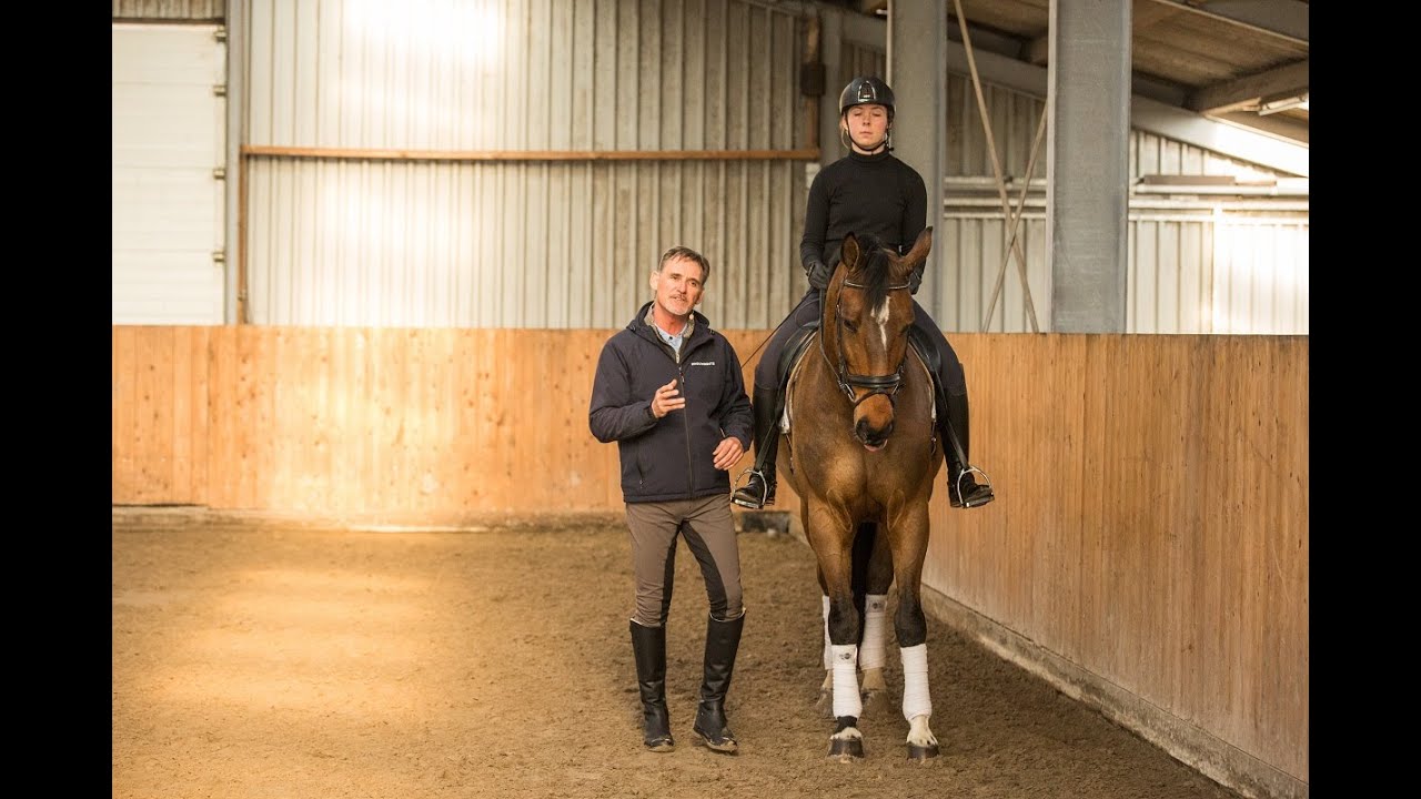 Trainingstip Chris Irwin: Rijd de juiste buiging - YouTube