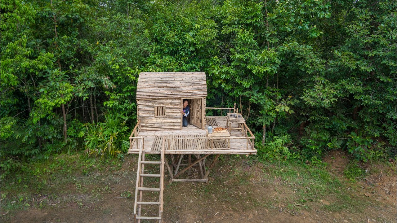 Girl Living Off The Grid Built Log House alone in The Wild, Solo ...