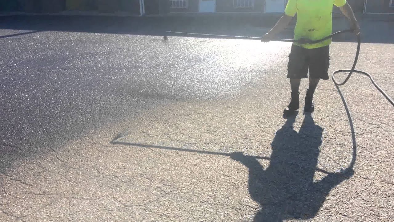 sealcoating using sprayer - YouTube