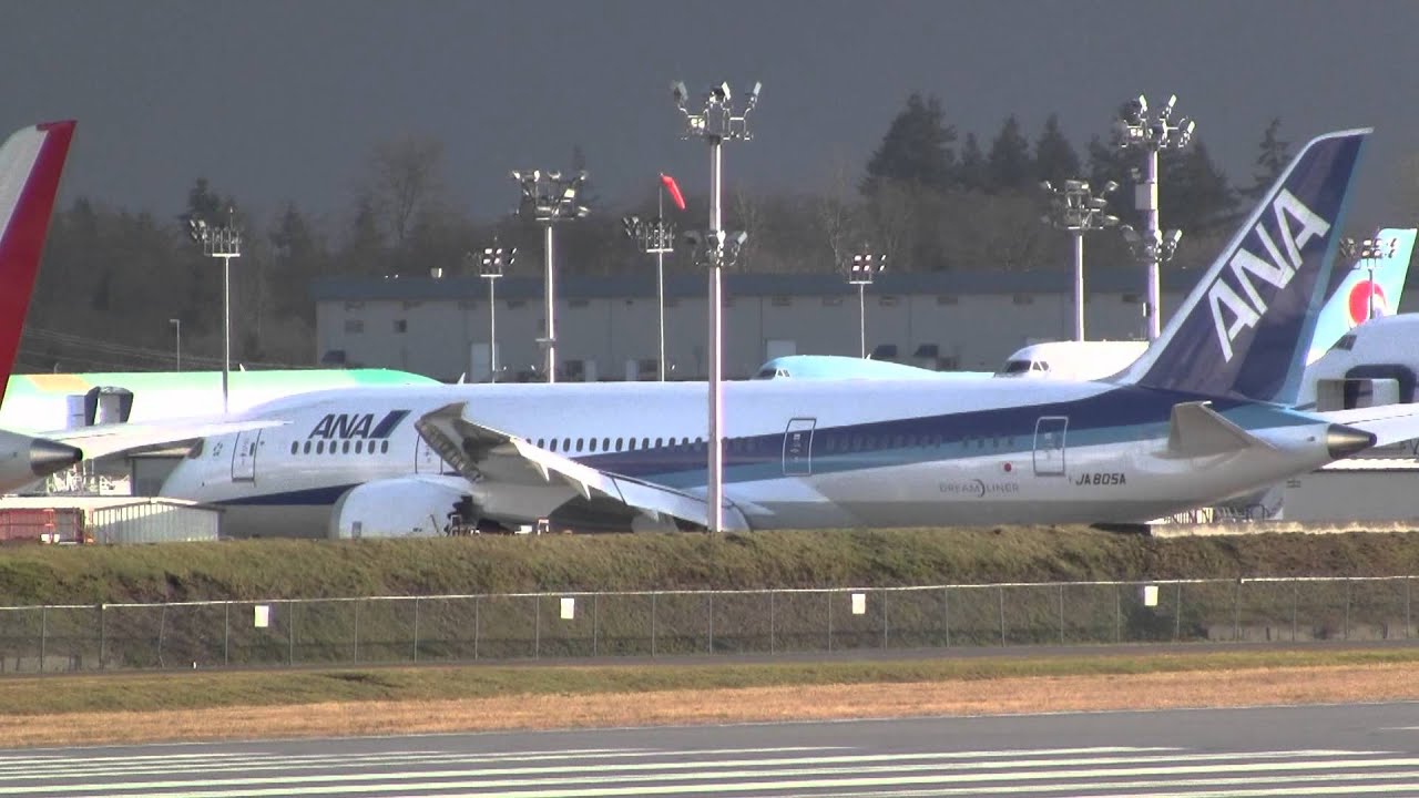 Boeing Everett Flightline - YouTube