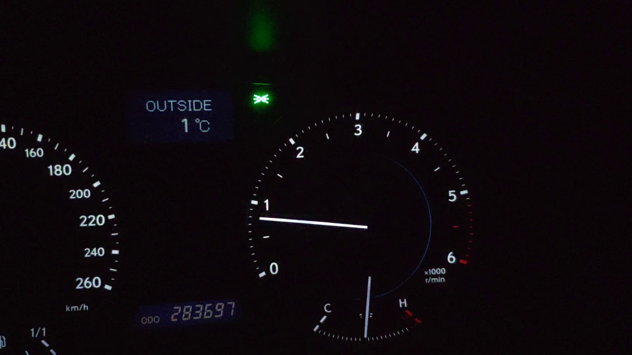 Lexus IS 220d, warm engine - YouTube