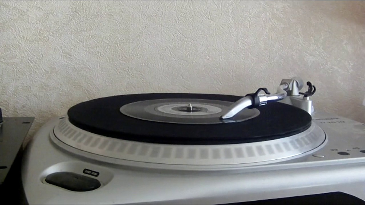 Bitty McLean - It Keeps Raining (Brilliant 1993). - YouTube