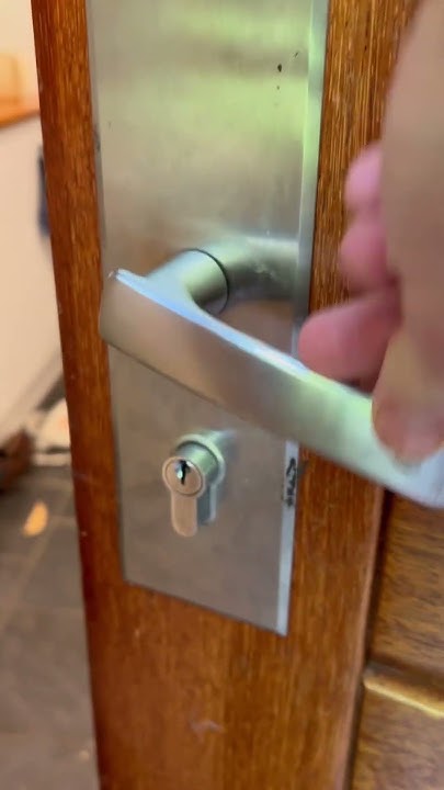 Faulty Gainsborough door handle - YouTube